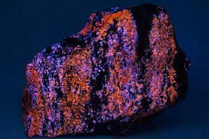 Fluorescent Minerals – Franklin Mineral Museum